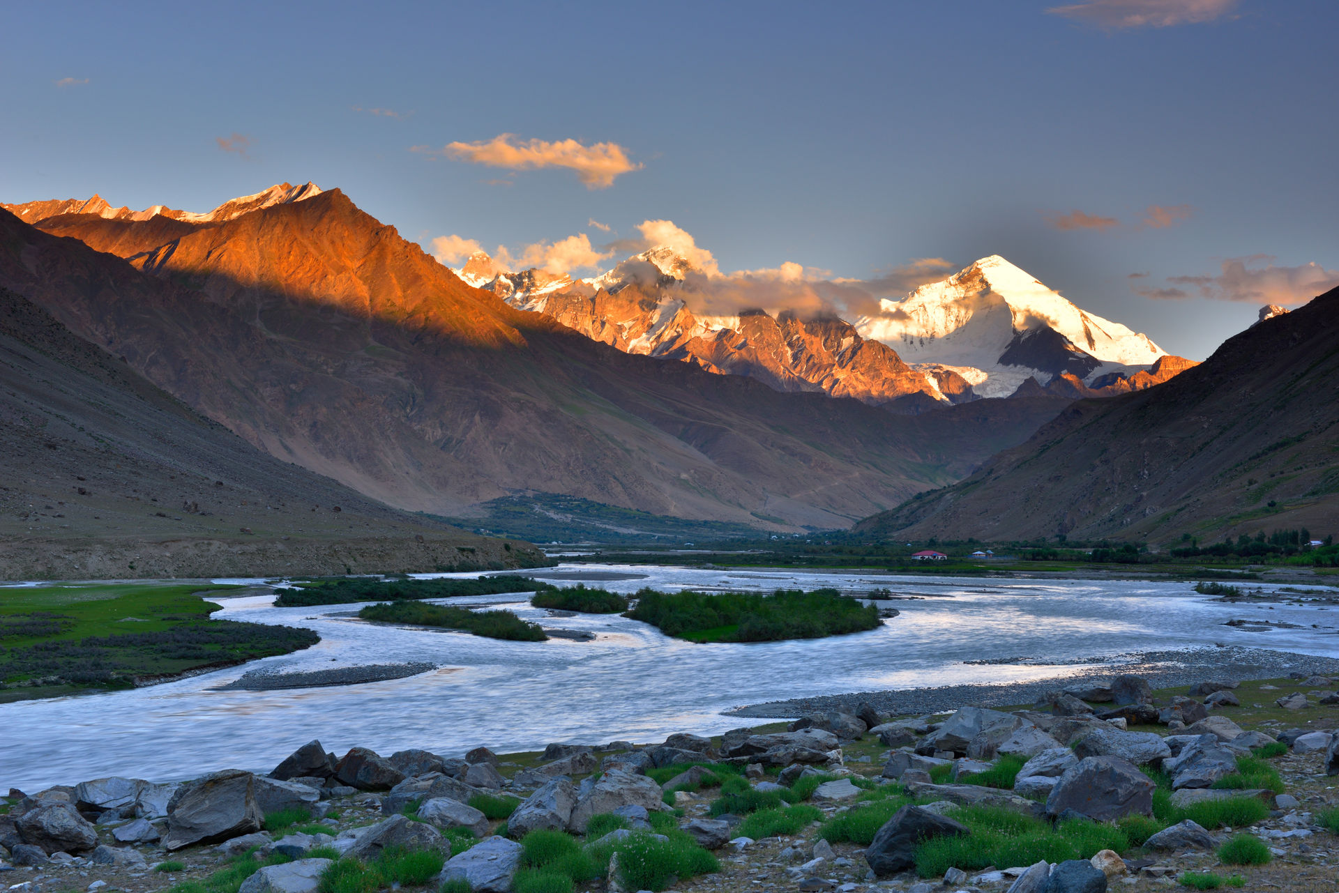 Top 10 Cold Places to Visit During Summers in India (2026) - Travelxp
